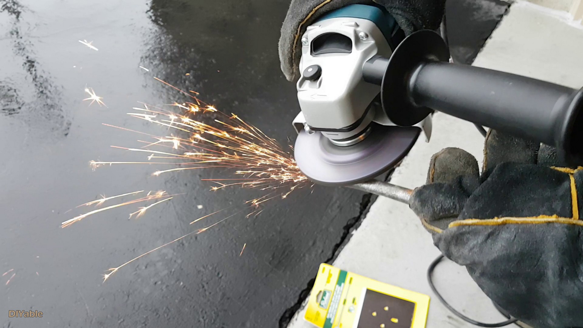 How to remove ceramic tiles and thinset using a DIY homemade tool ...