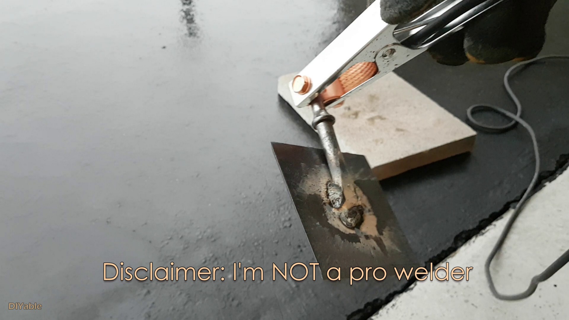 How to remove ceramic tiles and thinset using a DIY homemade tool ...