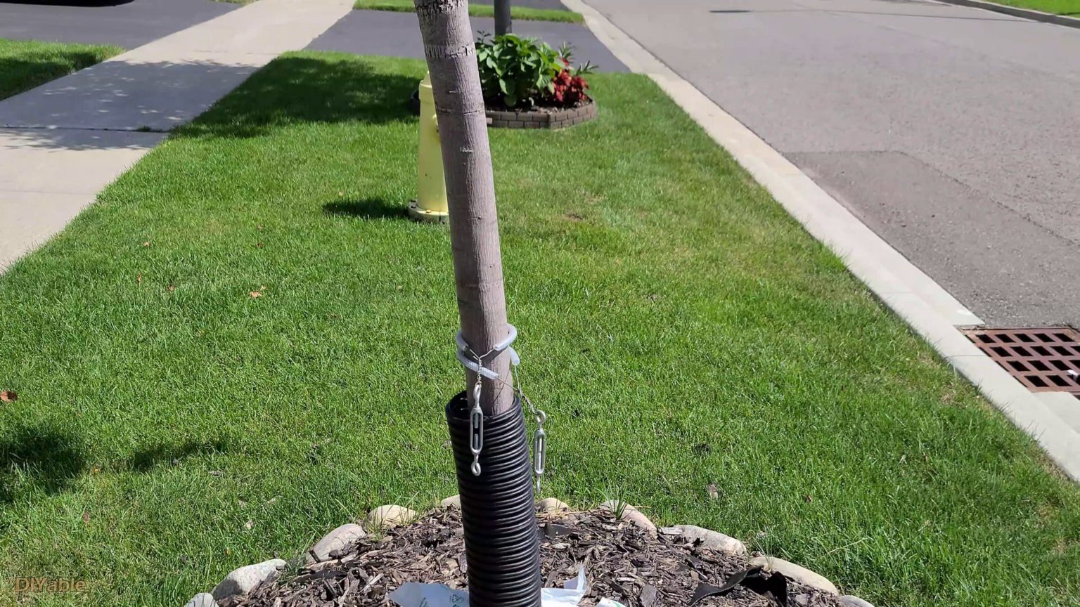 How to fix leaning tree and fence post with DIY tool? – DIYable.com How to fix leaning tree and fence post with DIY tool? – DIYable.com